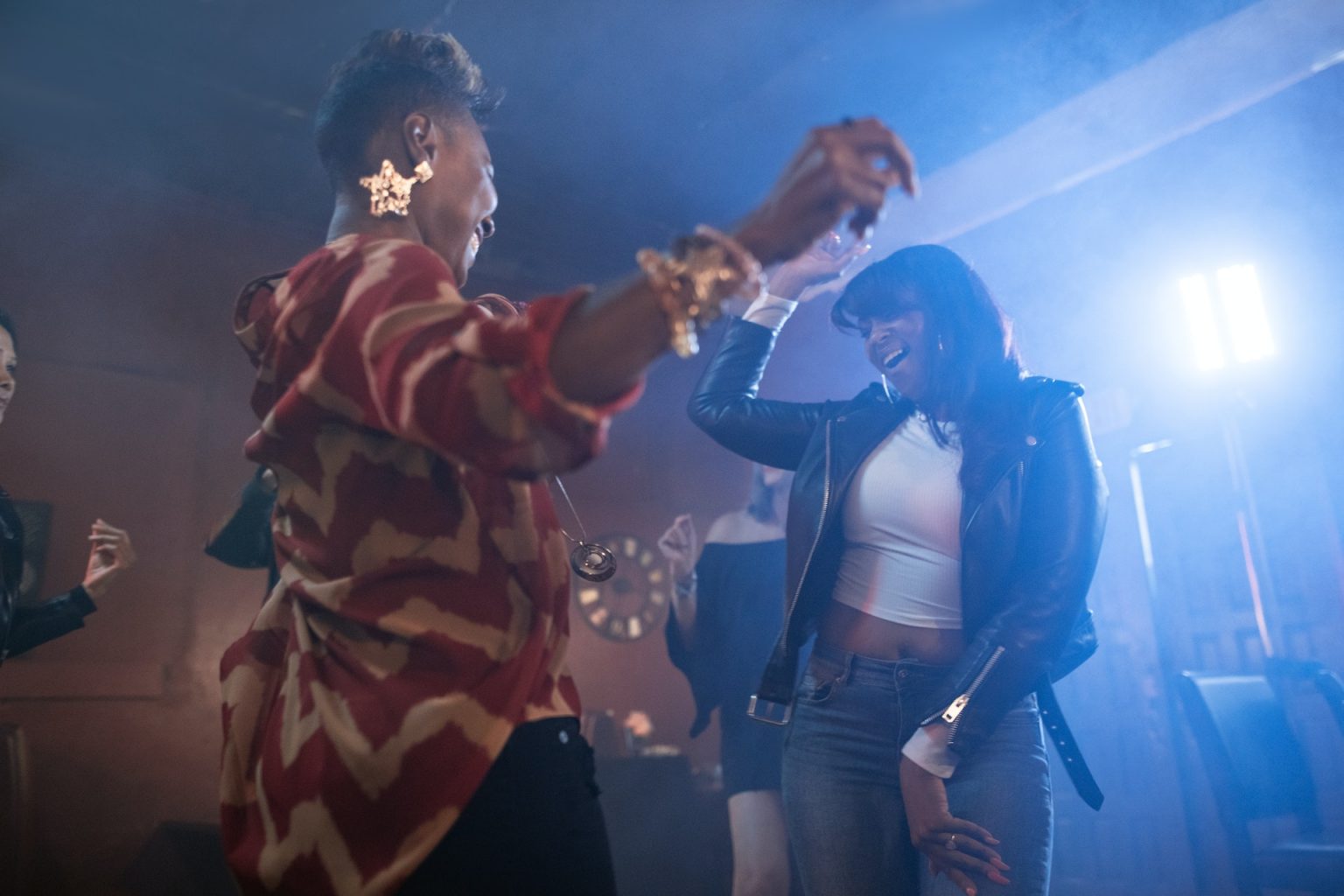 The Ultimate Guide on Do's and Don'ts of Bar Hopping | CitizenSide