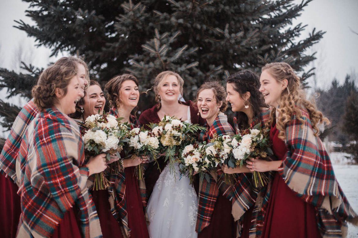 25 Winter Wedding Color Schemes for 2022 | CitizenSide
